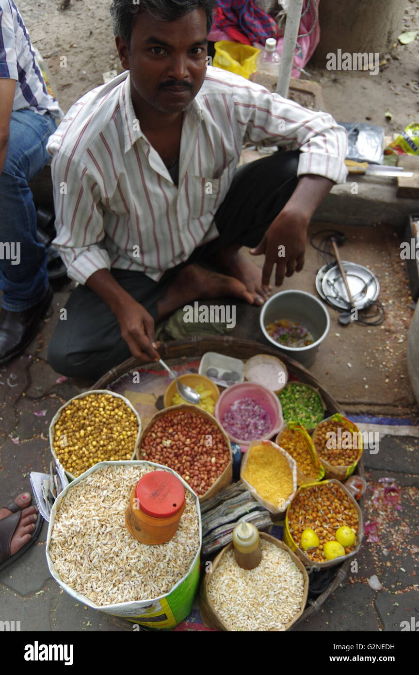 Food hawkers hi-res stock photography and images - Alamy