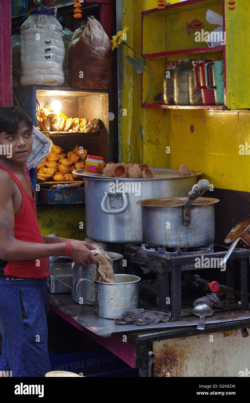 India tea seller hi-res stock photography and images - Alamy