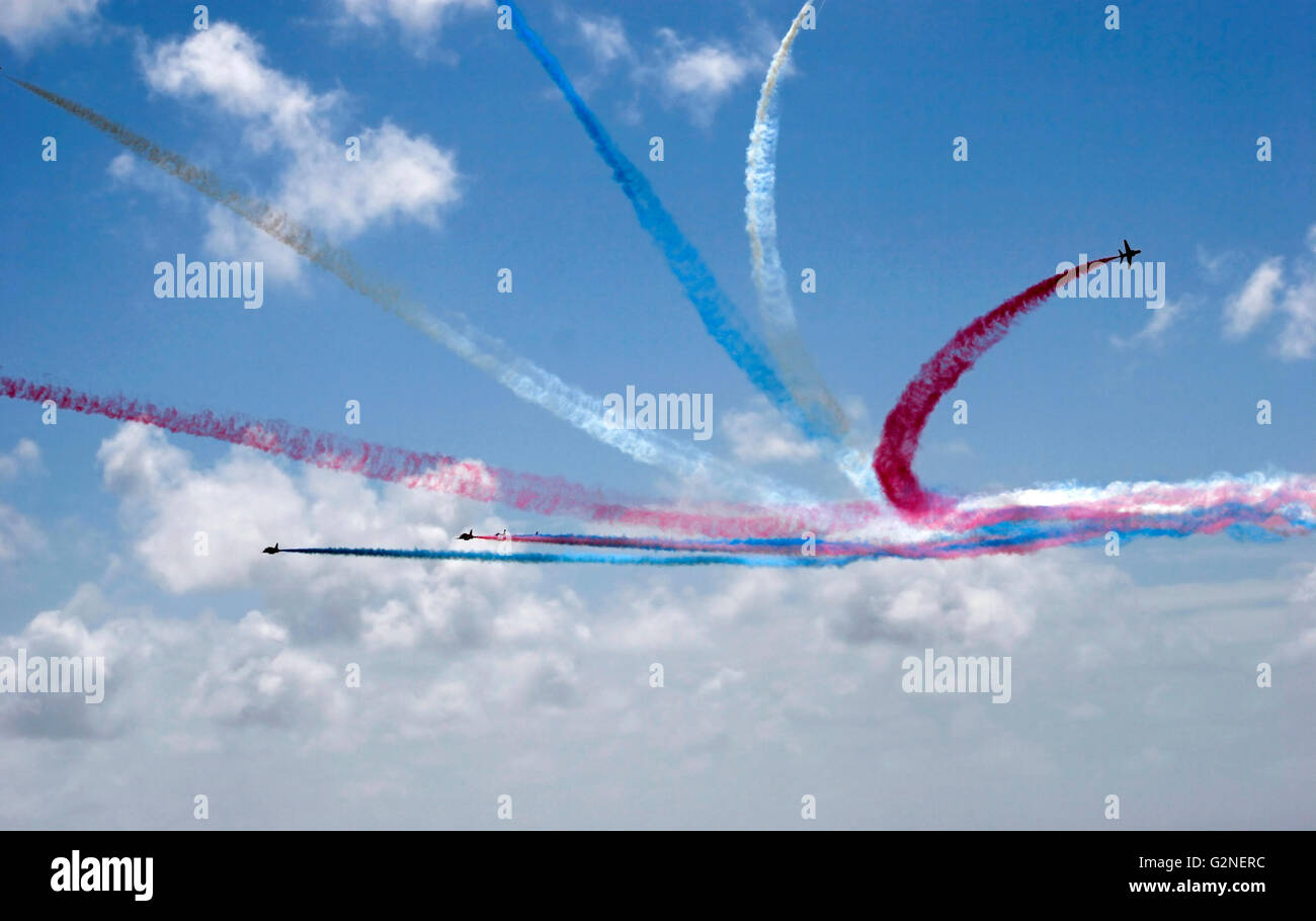 Red Arrows flying against a blue sky Stock Photo - Alamy