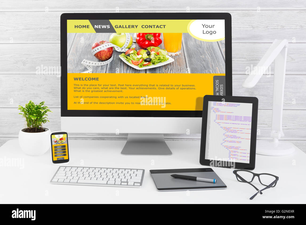 Designer's desk with responsive web design concept Stock Photo - Alamy