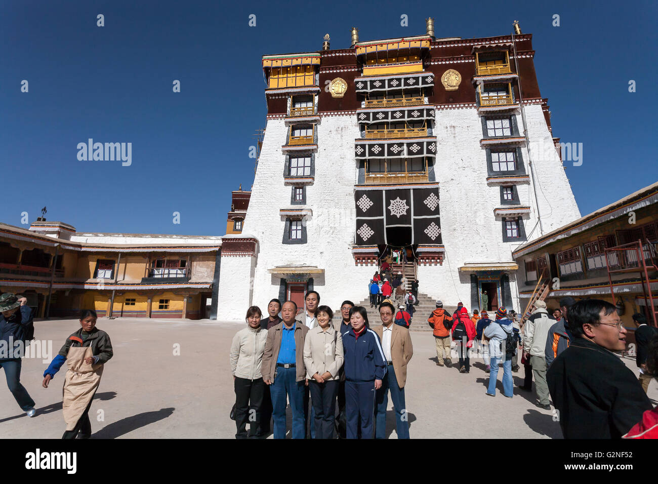 Visiting tibet hi-res stock photography and images - Alamy