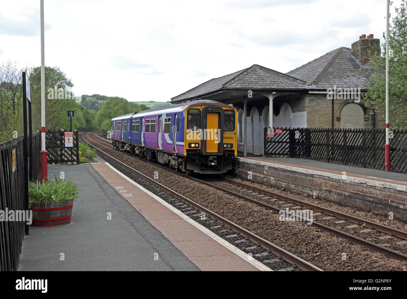 Northern rail sprinter train hi-res stock photography and images - Alamy