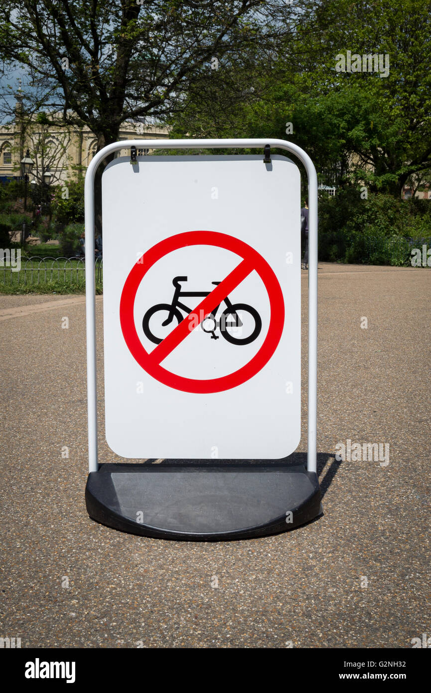 Sign warning restriction hi-res stock photography and images - Alamy