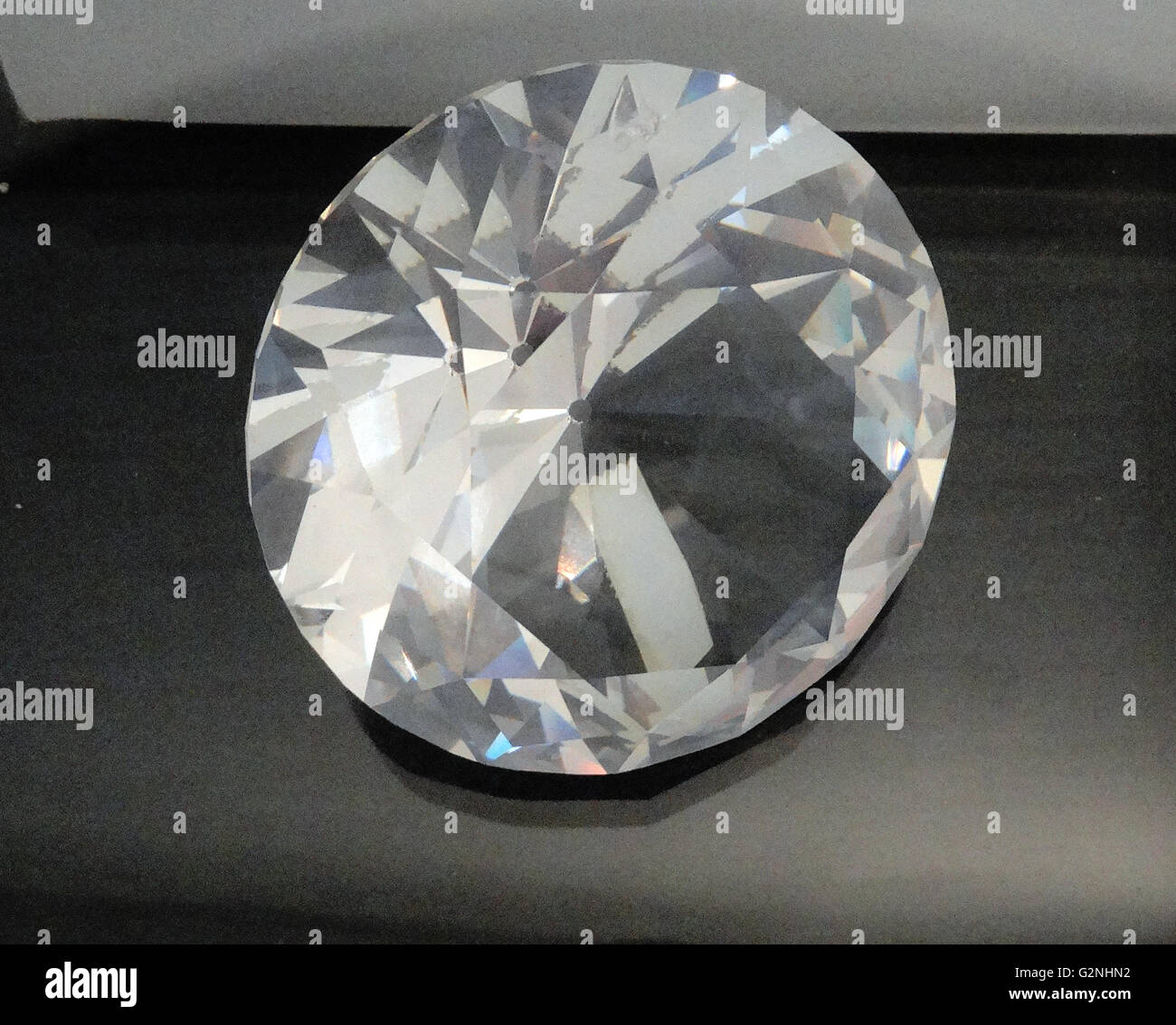 Coster Diamonds Brilliant Cut diamond with 57 facets. Coster Diamonds ...