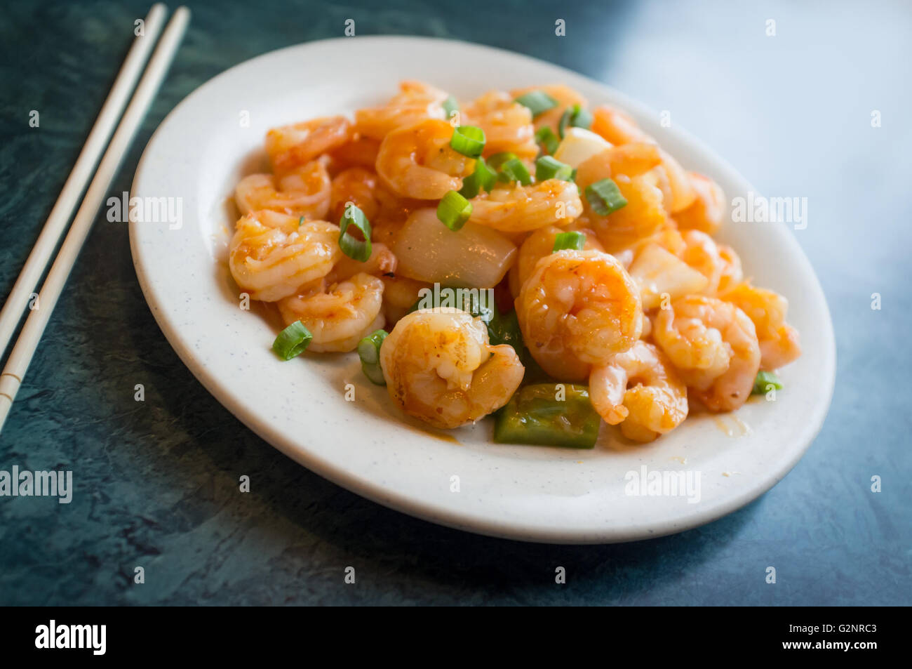 Chinese hot and spicy szechuan shrimp with green onions Stock Photo - Alamy