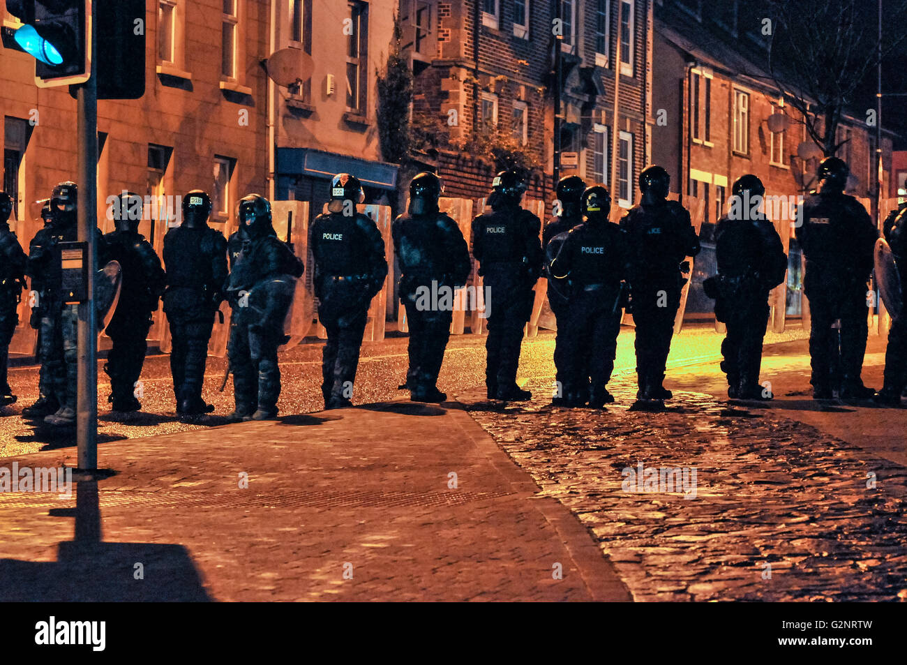 Psni officers in riot gear hi-res stock photography and images - Alamy