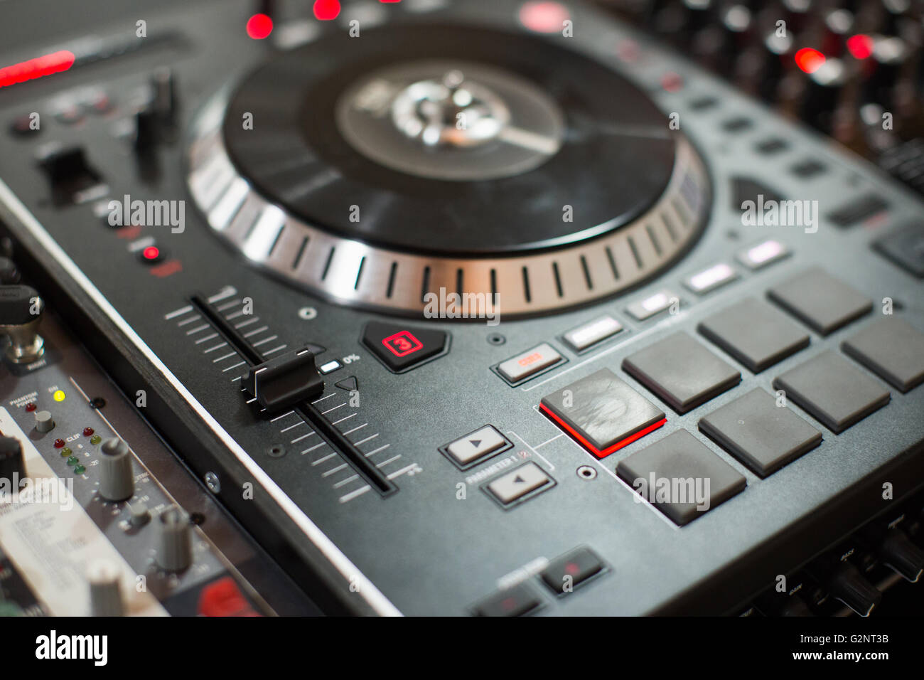 Dj vinyl hi-res stock photography and images - Alamy
