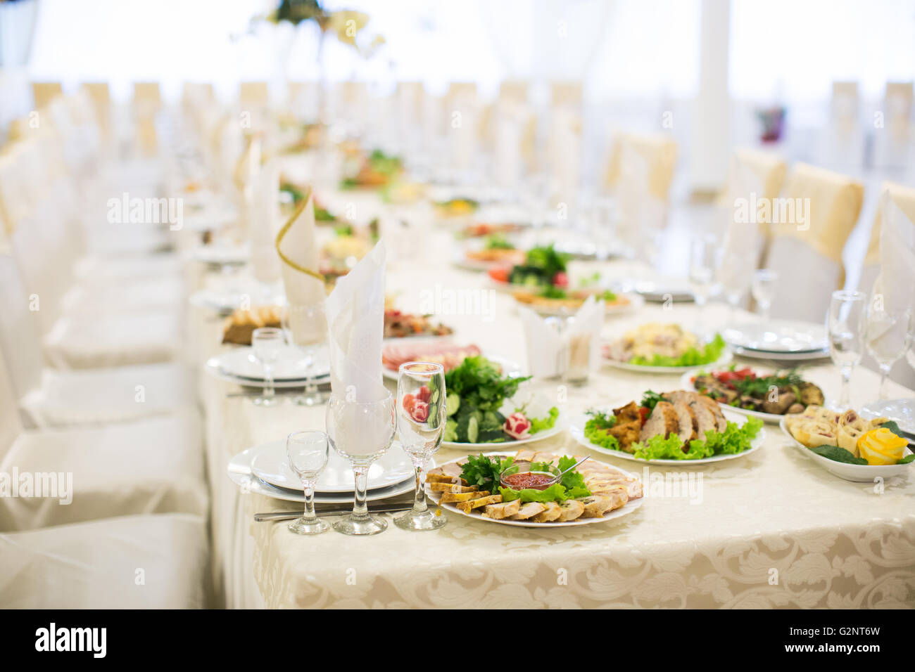 Banquet wedding table setting on evening reception Stock Photo - Alamy