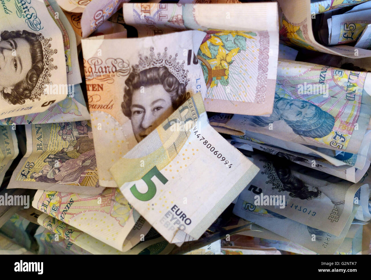 5 pounds sterling hi-res stock photography and images - Alamy