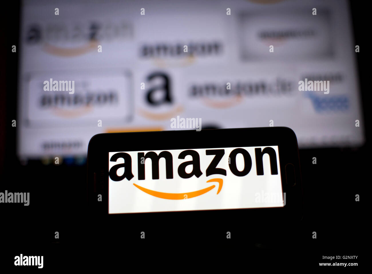 Amazon online retailer logos pictured hi-res stock photography and ...