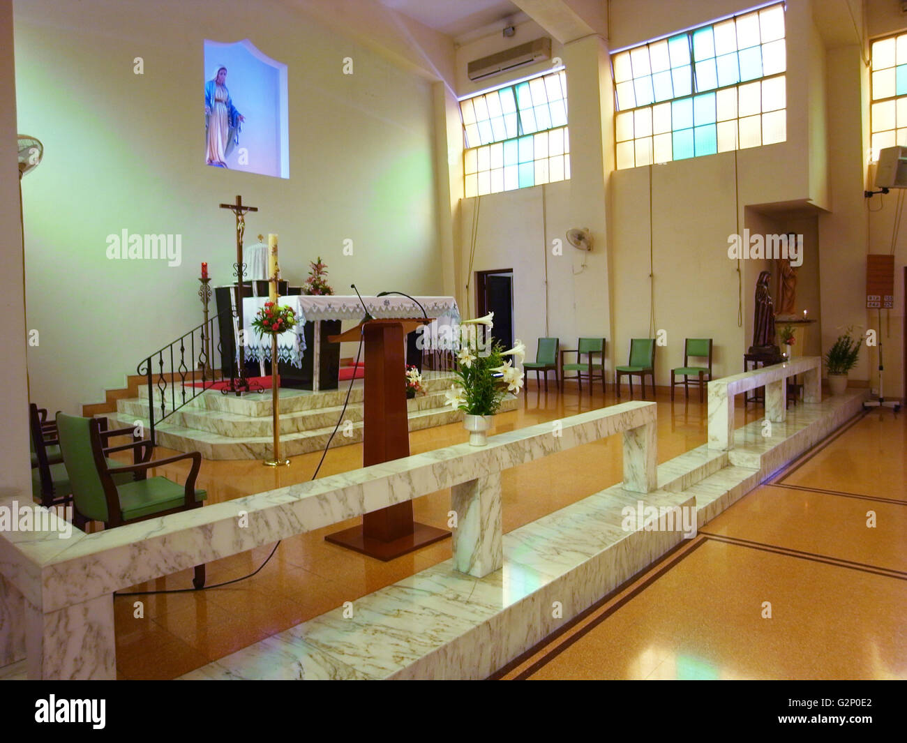 Mary with jesus altar hi-res stock photography and images - Alamy