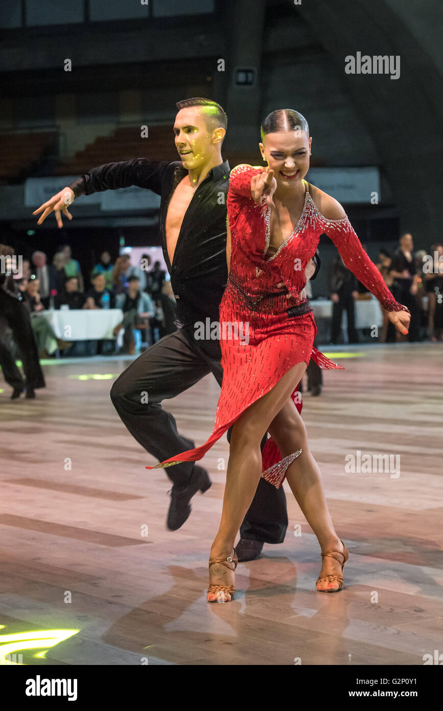 dancers dancing latin dance Stock Photo - Alamy