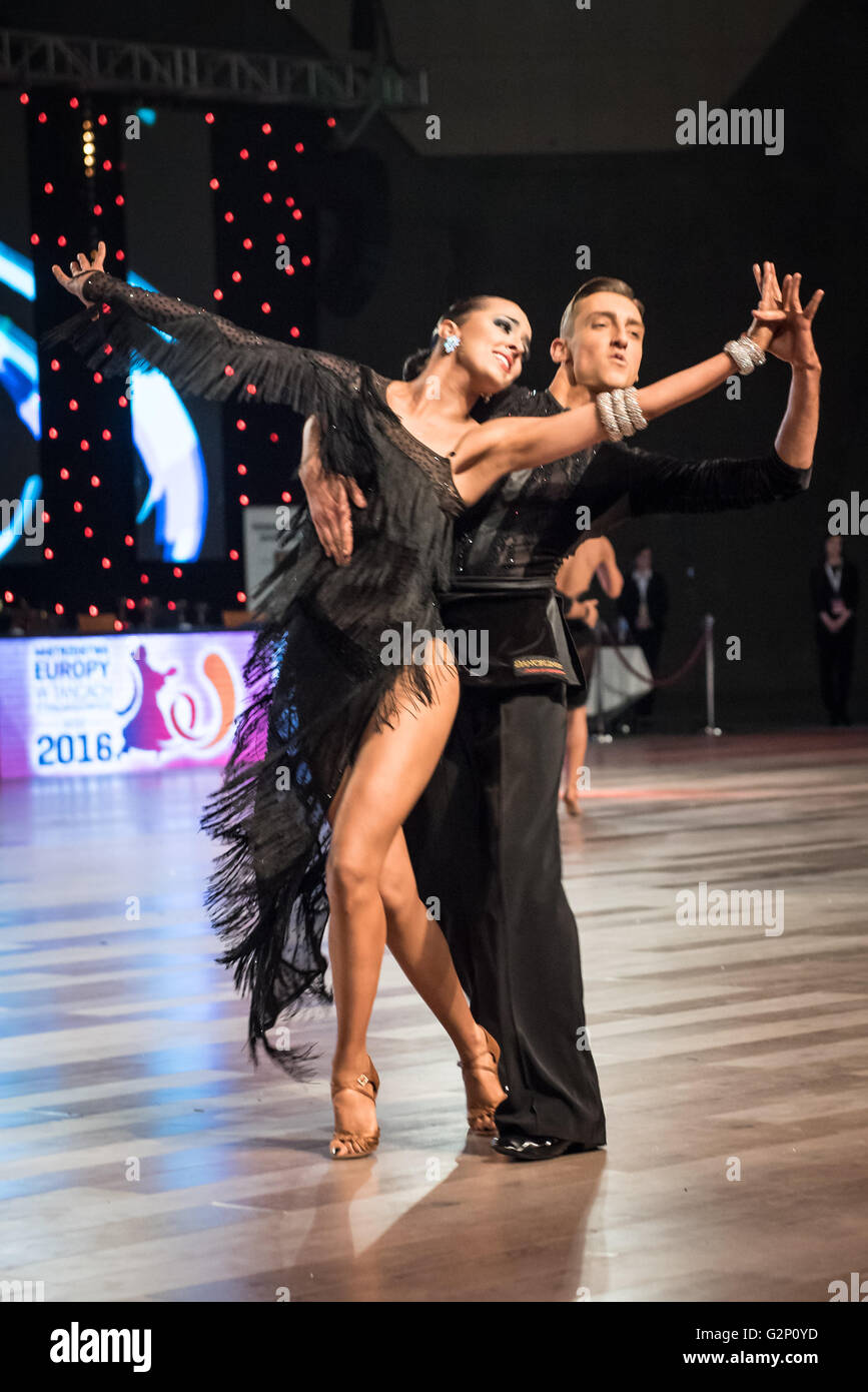 dancers dancing latin dance Stock Photo - Alamy