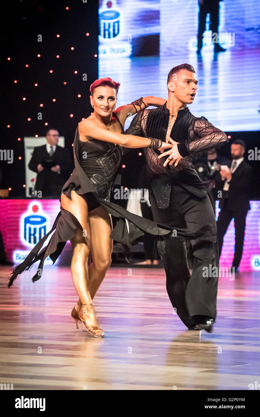 dancers dancing latin dance Stock Photo - Alamy