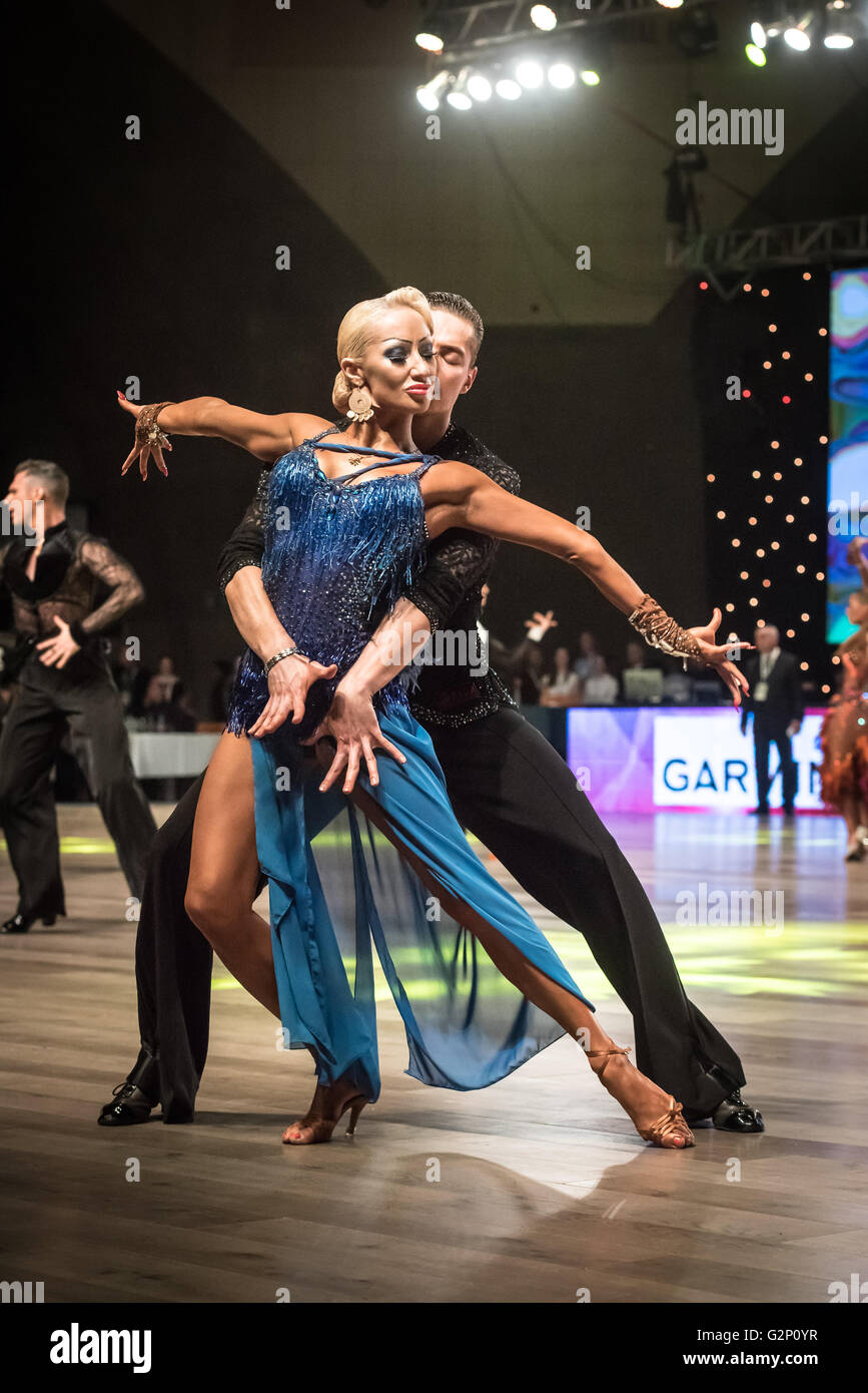 dancers dancing latin dance Stock Photo - Alamy