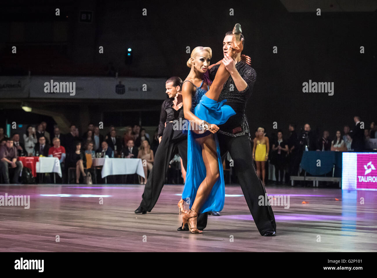 dancers dancing latin dance Stock Photo - Alamy
