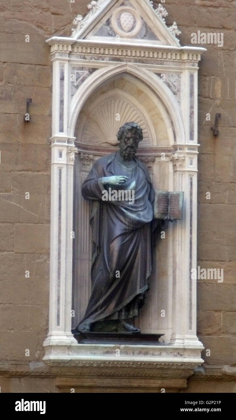 Statue detail on the outside of a church in Florence, Italy. Semi ...