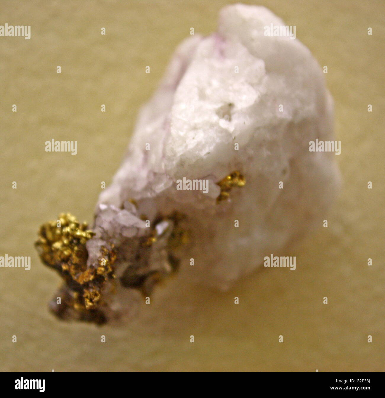 Native gold on piece quartz hi-res stock photography and images - Alamy