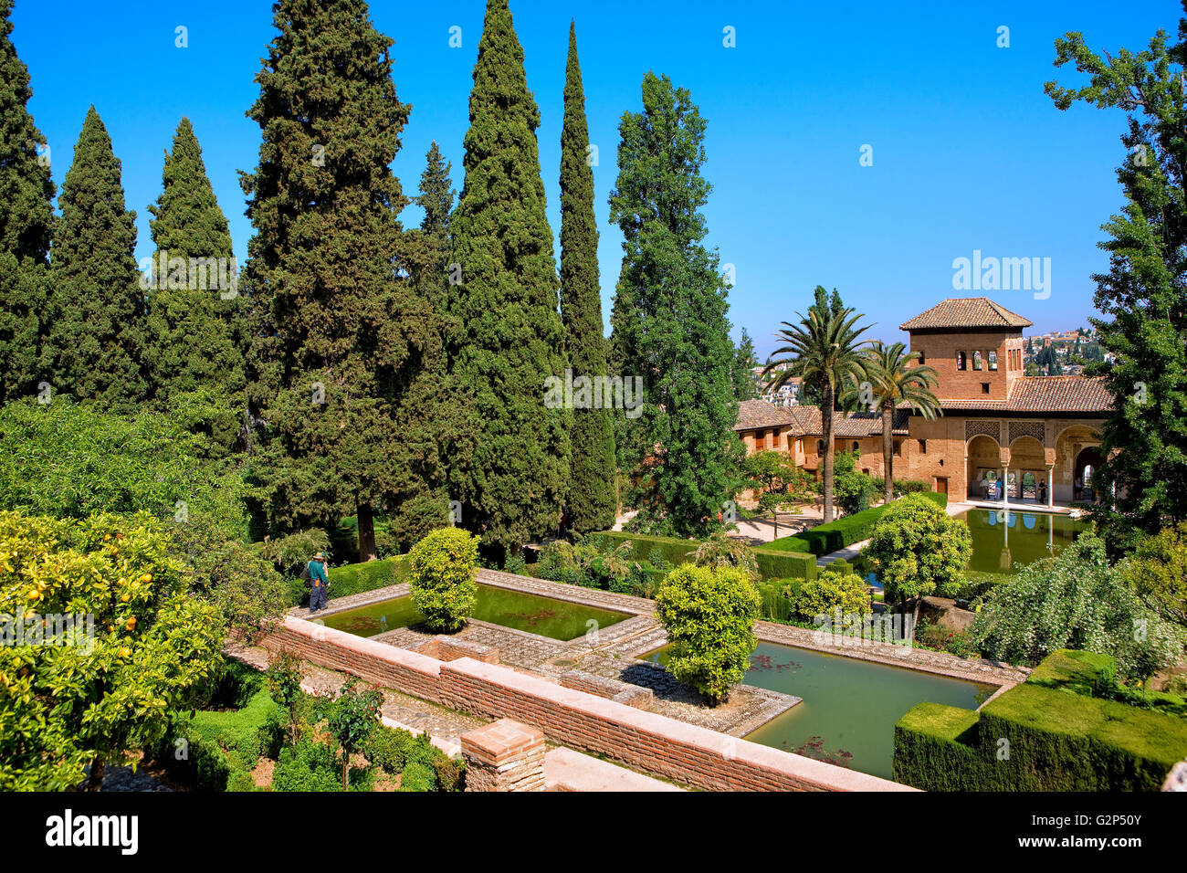 Ladies Tower (Torre de las Damas) and Gardens of the Partal at the ...