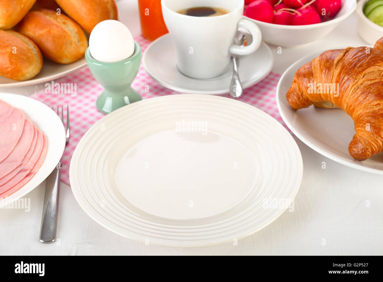 Empty breakfast plate hi-res stock photography and images - Alamy