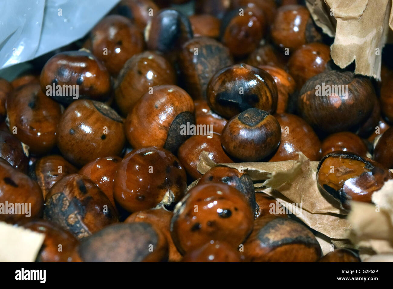 Open fire roasting chestnuts hi-res stock photography and images - Alamy