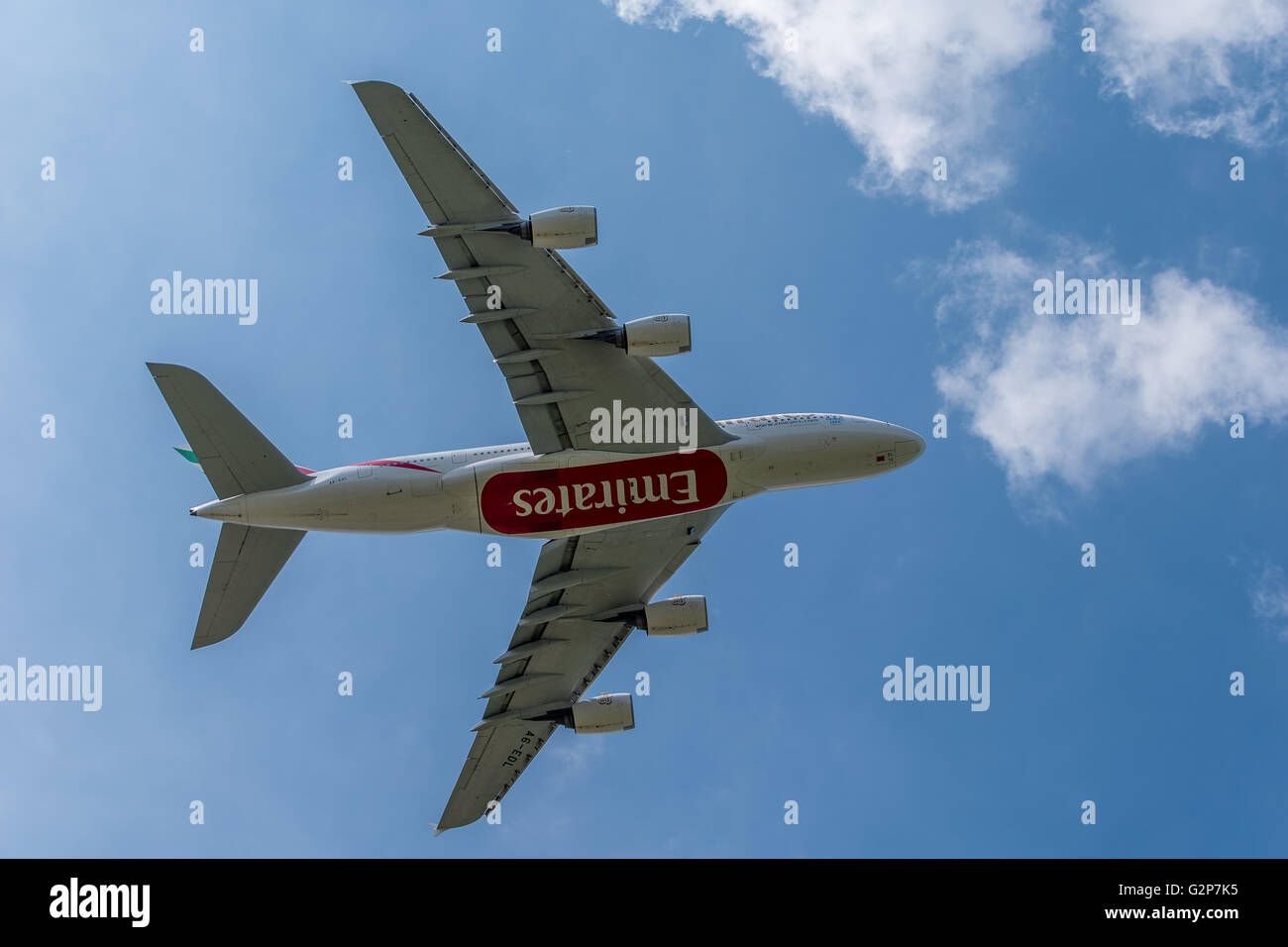 Side view emirates airbus a380 hi-res stock photography and images - Alamy