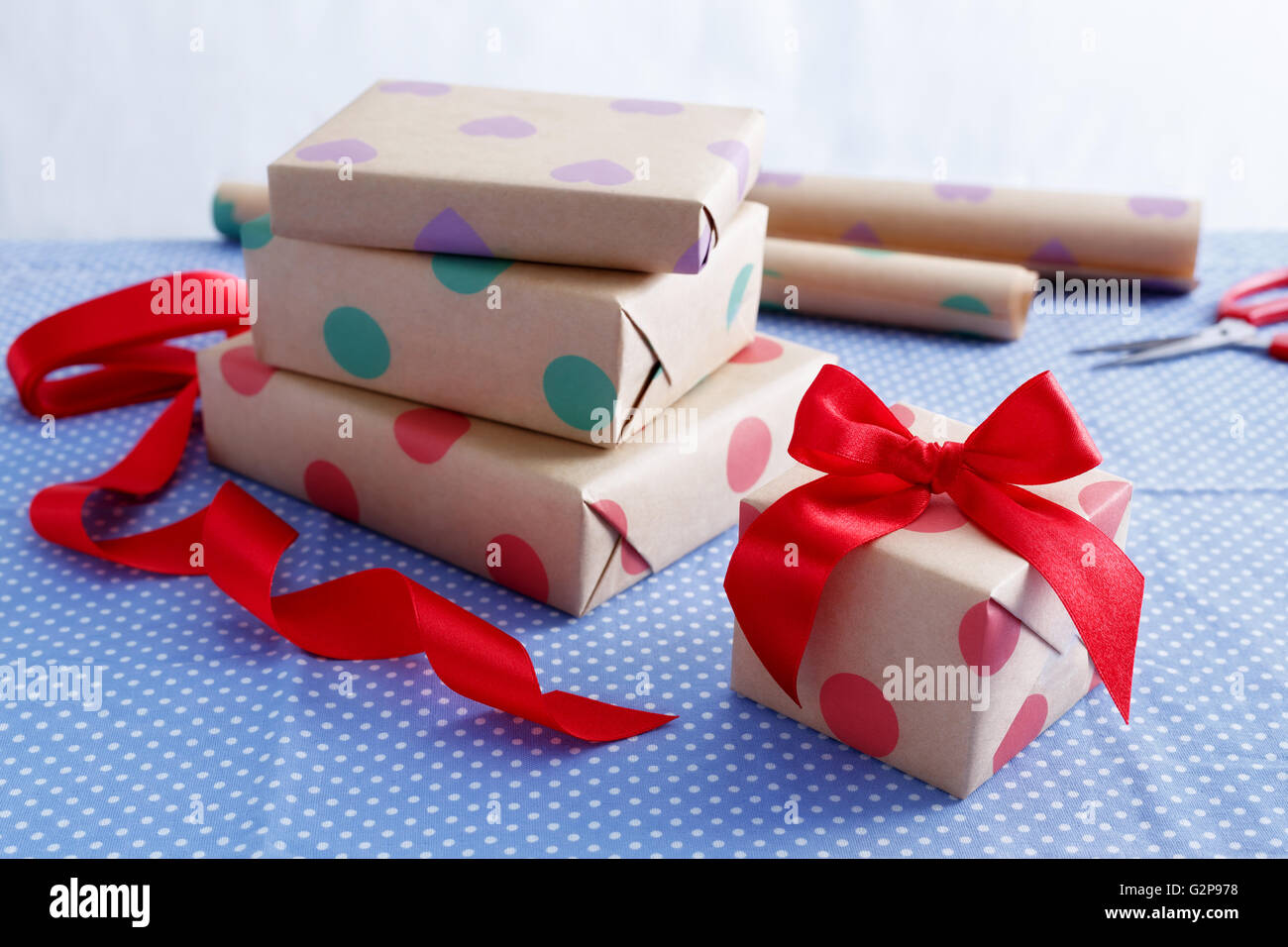 Gift wrapping and packing with boxes and red ribbon Stock Photo - Alamy