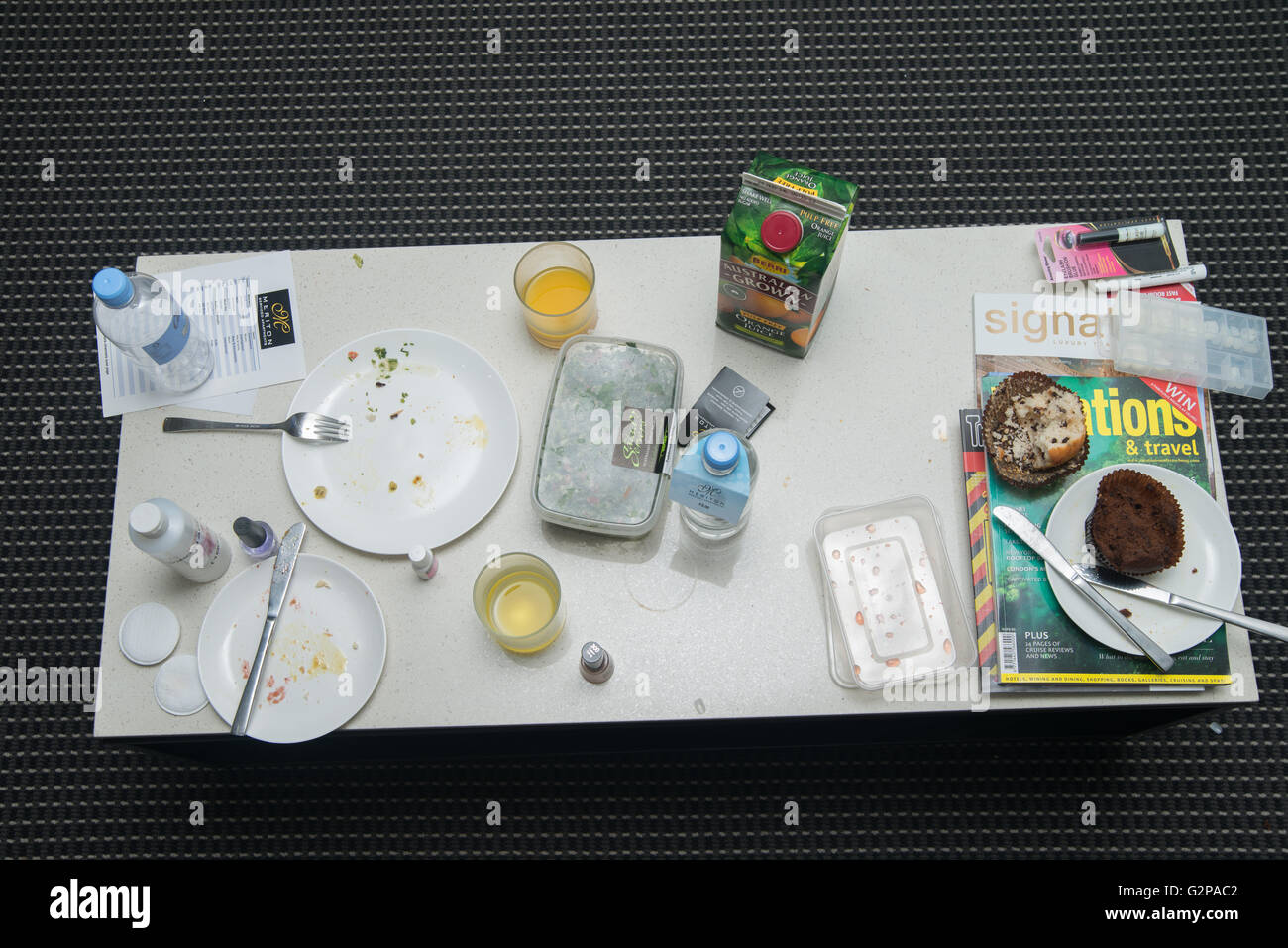 Messy table hi-res stock photography and images - Alamy