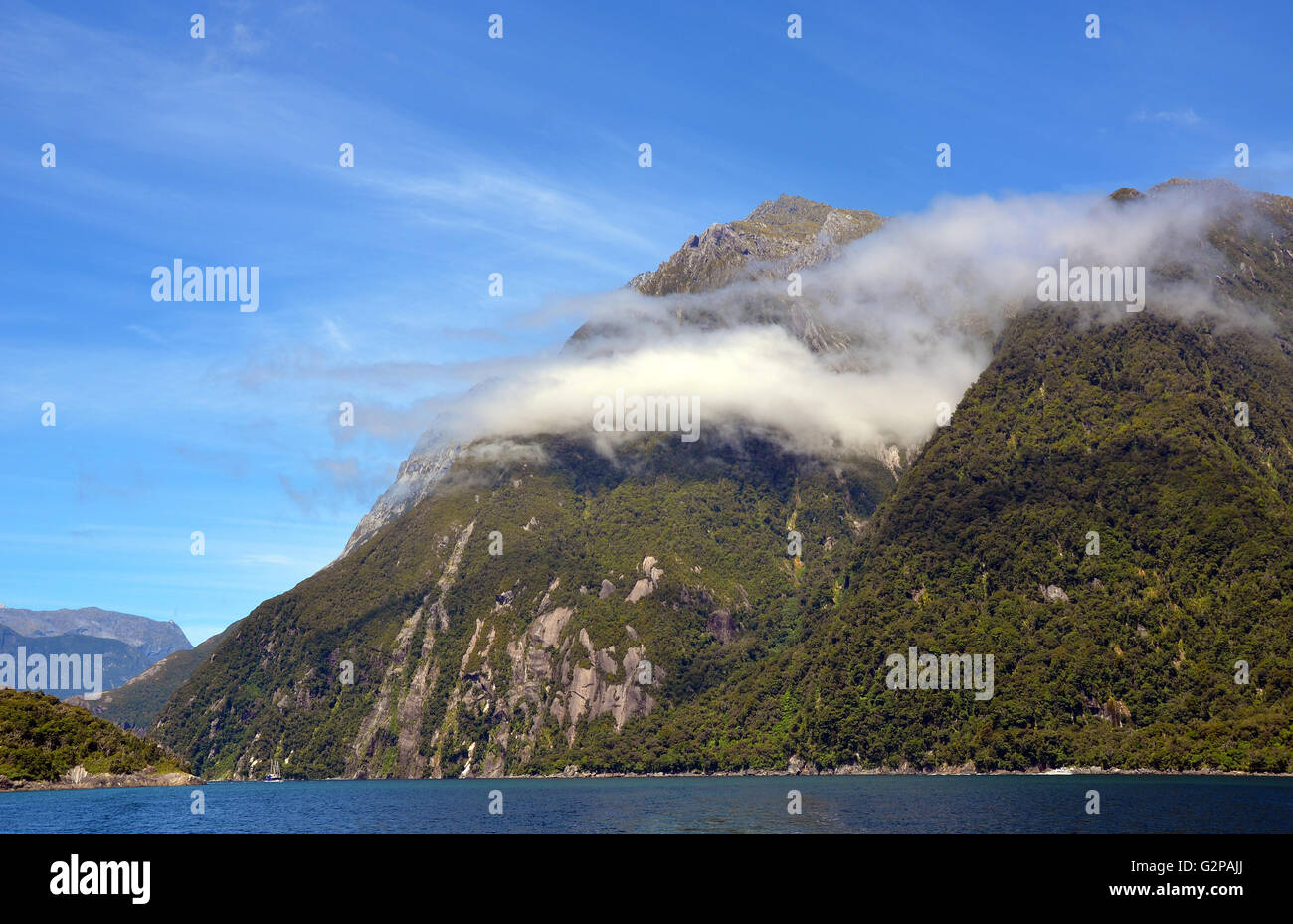 Tall cliffs hi-res stock photography and images - Alamy