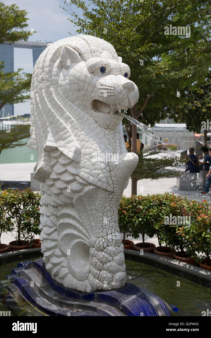 The world famous Merllion in Merlion park Singapore Stock Photo - Alamy