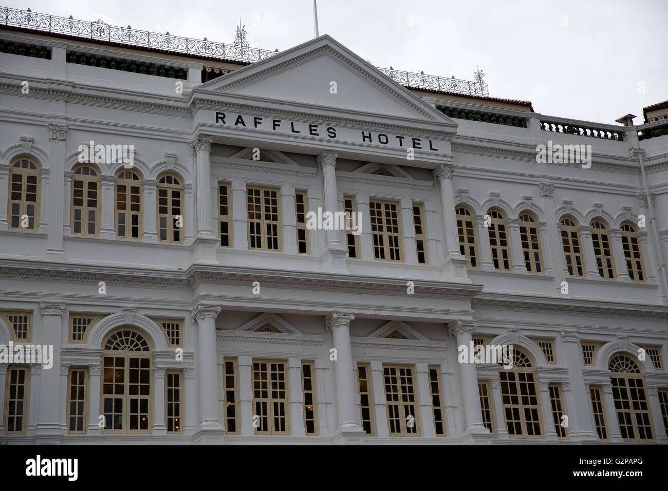 Raffles hotel doorman hi-res stock photography and images - Alamy