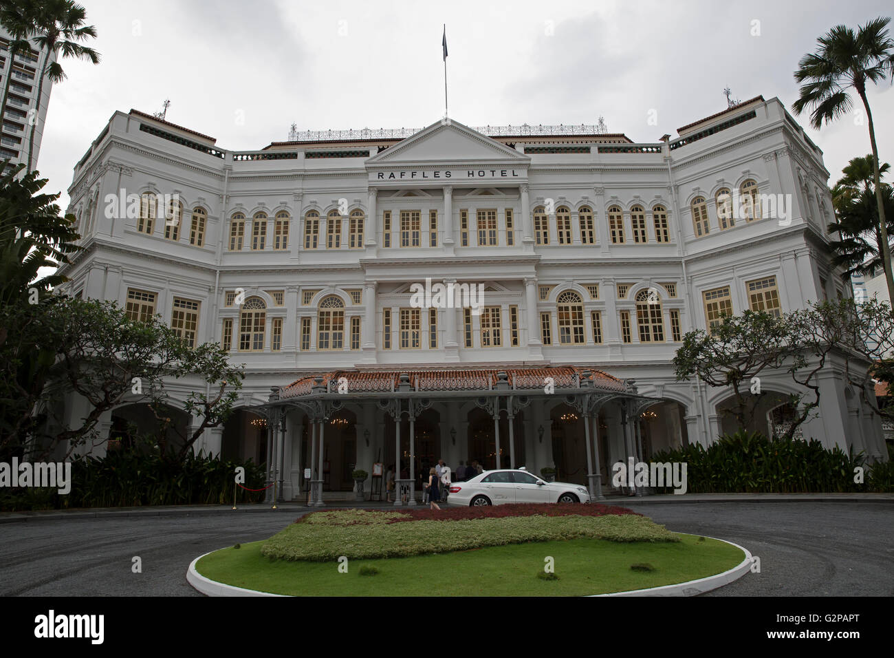 The world famous Raffles Hotel in Singapore Stock Photo - Alamy