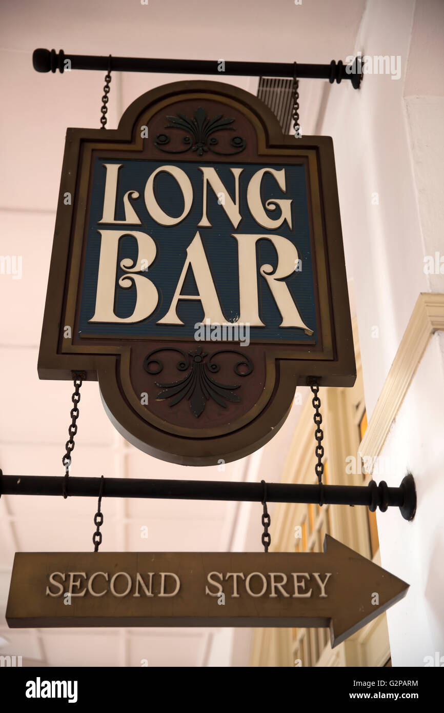 Raffles hotel staff hi-res stock photography and images - Alamy