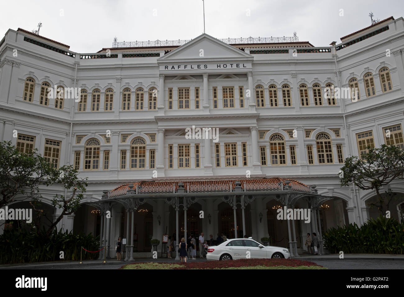 The world famous Raffles Hotel in Singapore Stock Photo - Alamy