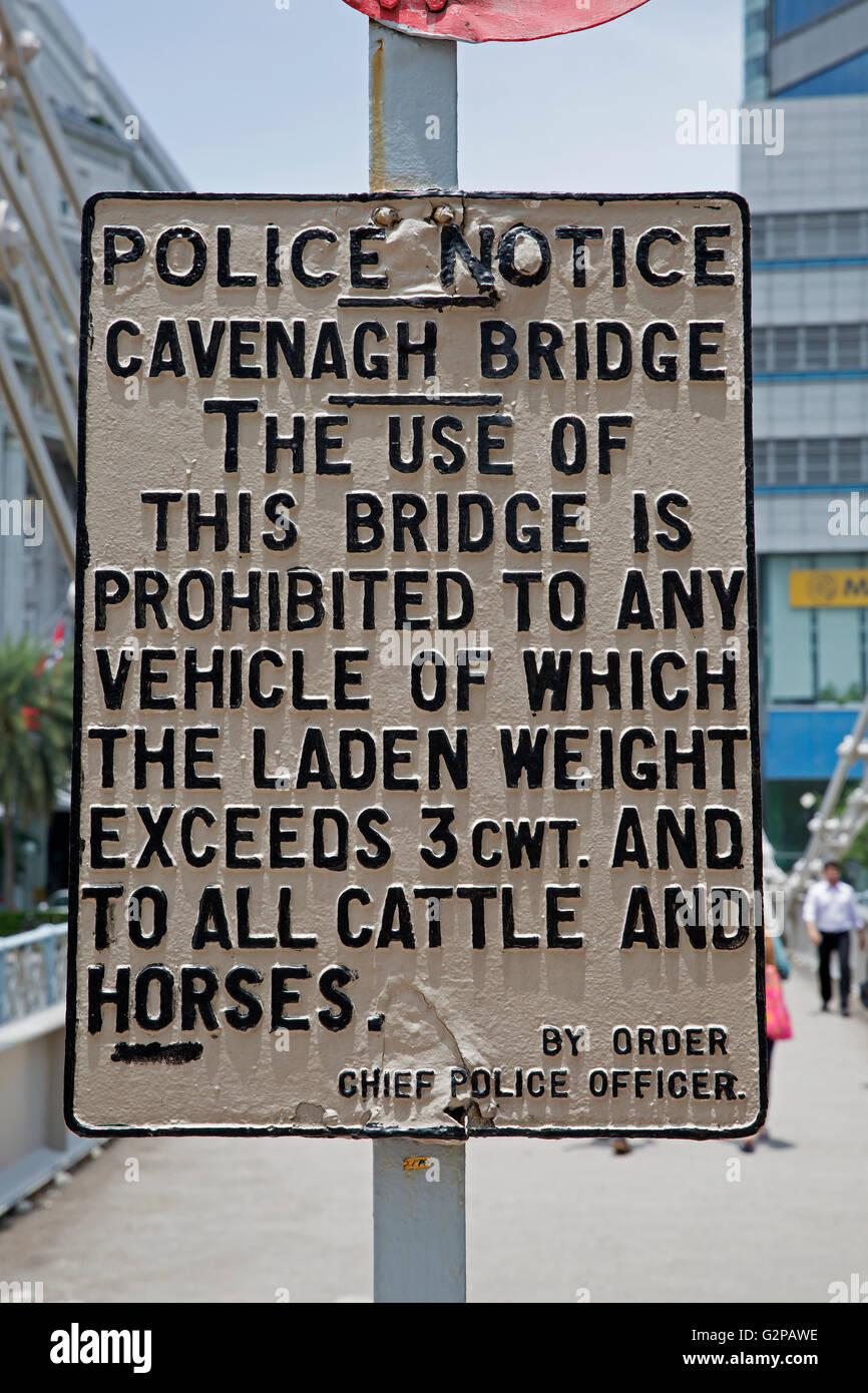 Singapore police officer hi-res stock photography and images - Alamy