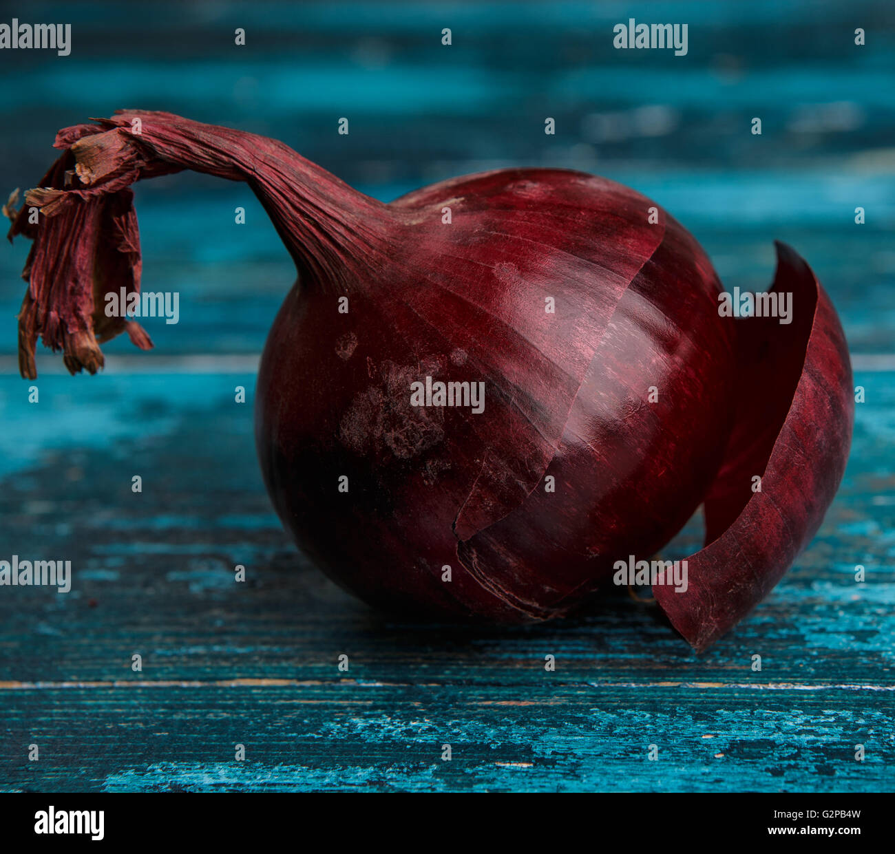 Blue onions hi-res stock photography and images - Alamy