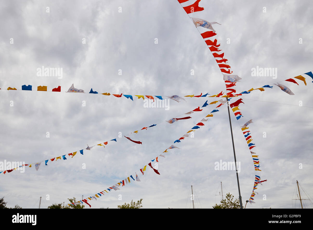 Overhead flags hi-res stock photography and images - Alamy