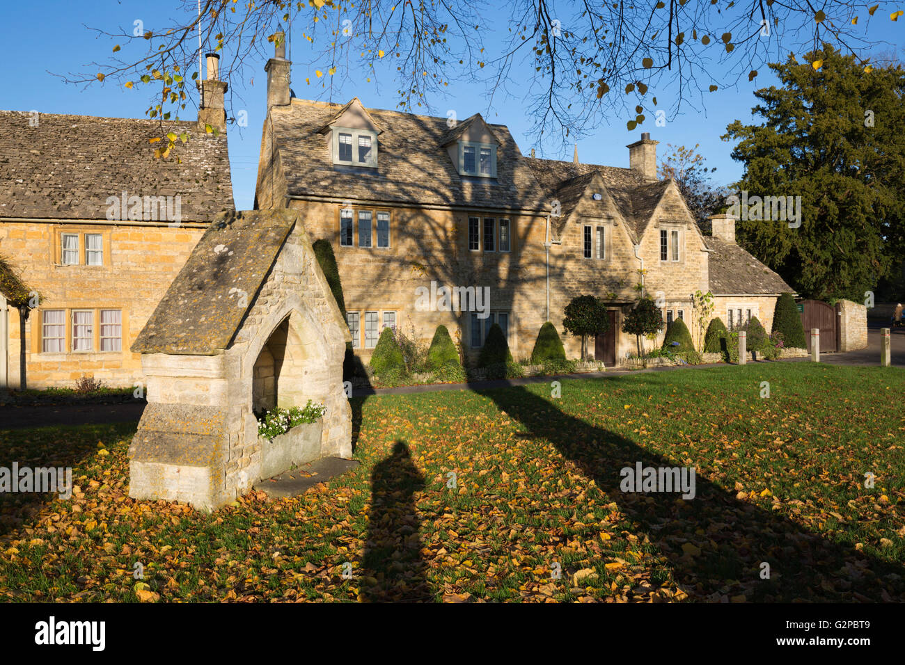 Cotswold stone cottages in autumn, Lower Slaughter, Cotswolds ...