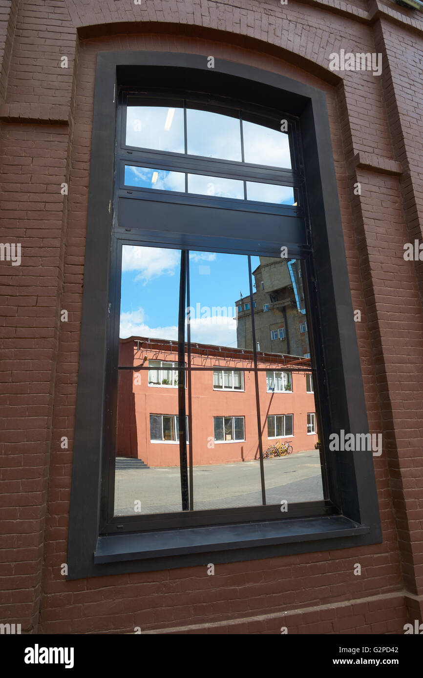 Window reflection architecture hi-res stock photography and images - Alamy