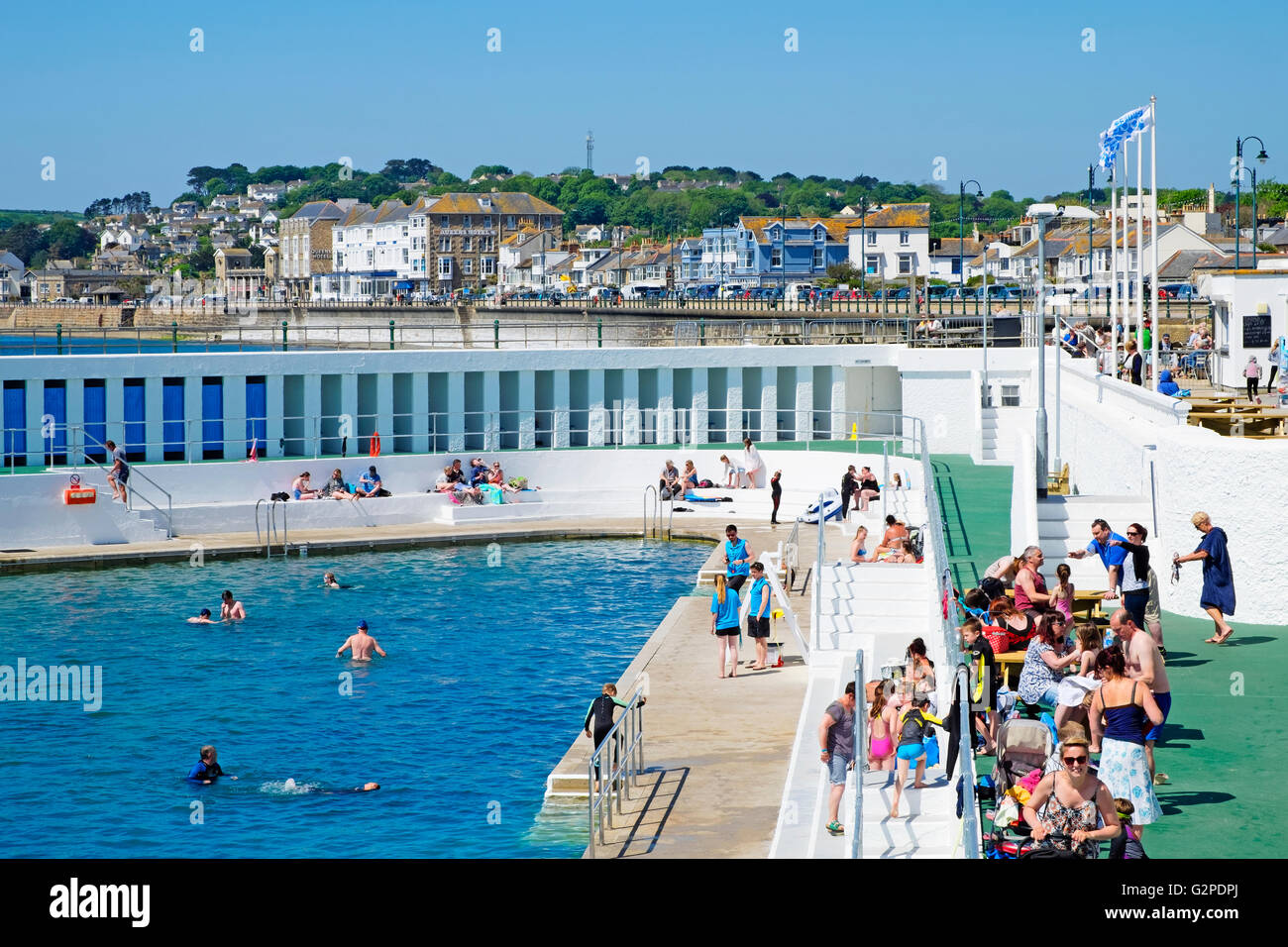 Jubilee pool lido hi-res stock photography and images - Alamy