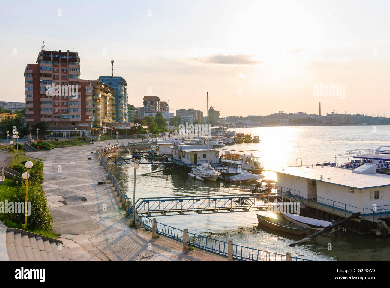 Boardwalk marina hi-res stock photography and images - Alamy