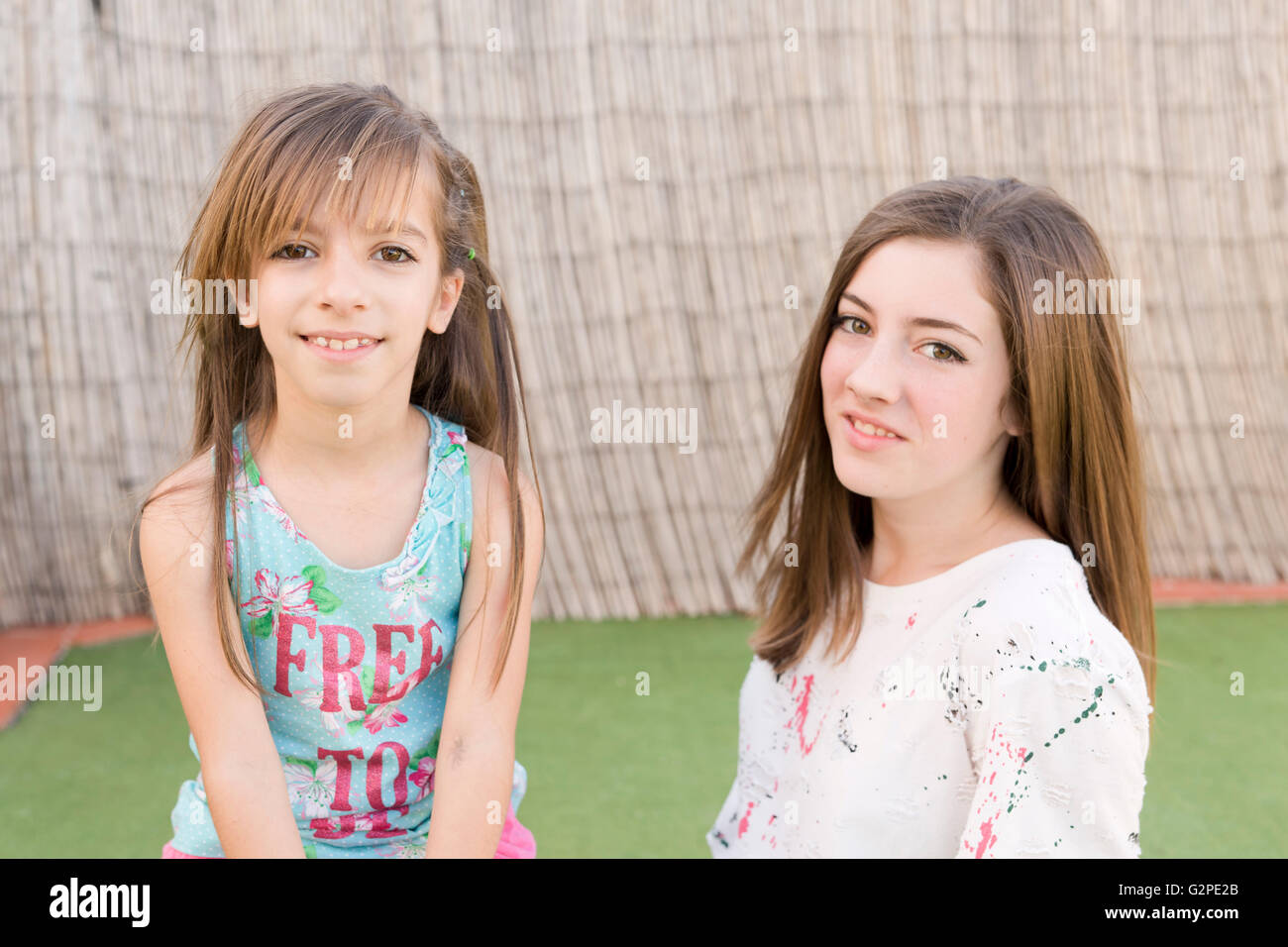 portrait of two sisters outdoors with natural light Stock Photo - Alamy