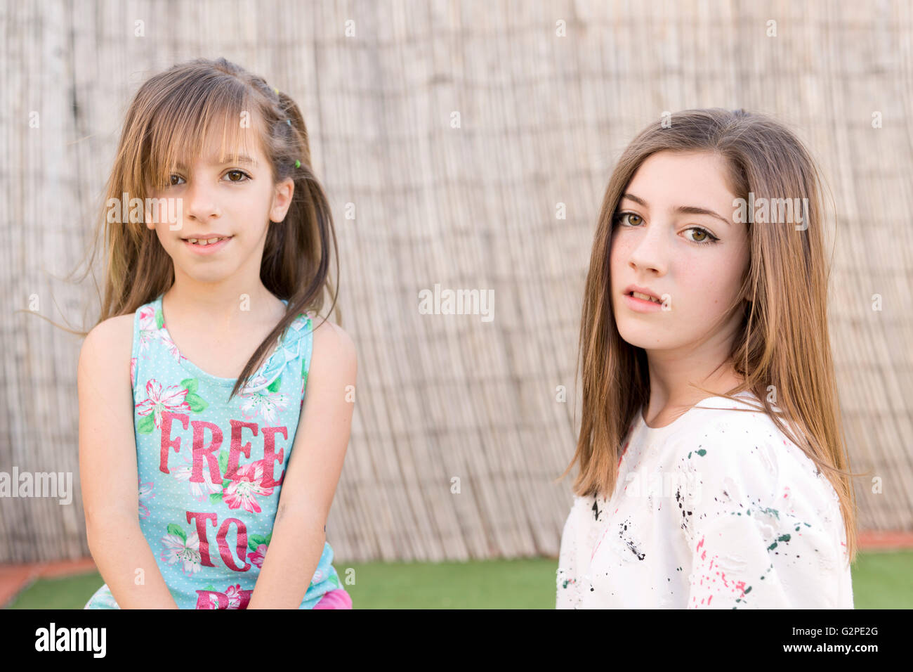 portrait of two sisters outdoors with natural light Stock Photo - Alamy