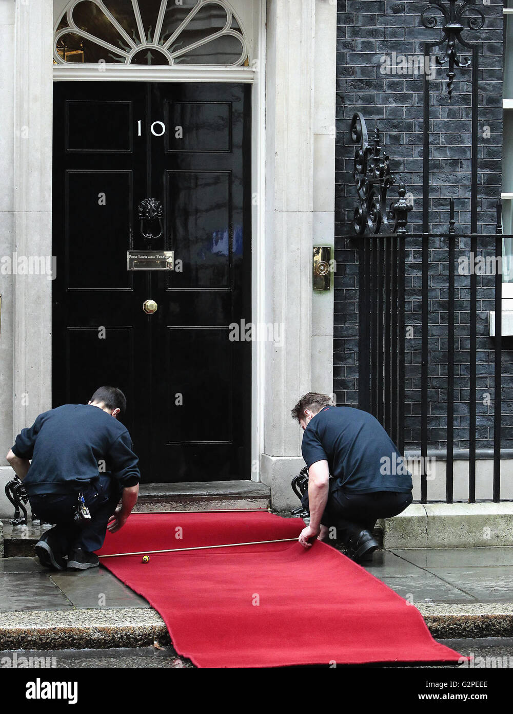 Rolling of red carpet hi-res stock photography and images - Alamy