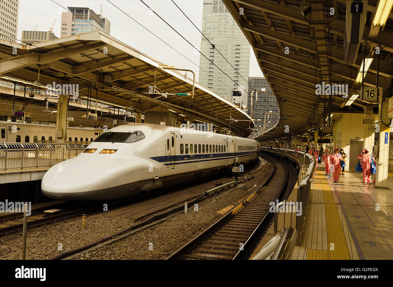 Japan,Tokyo, JR Tokyo station, from train platform, a nozomi shinkansen ...