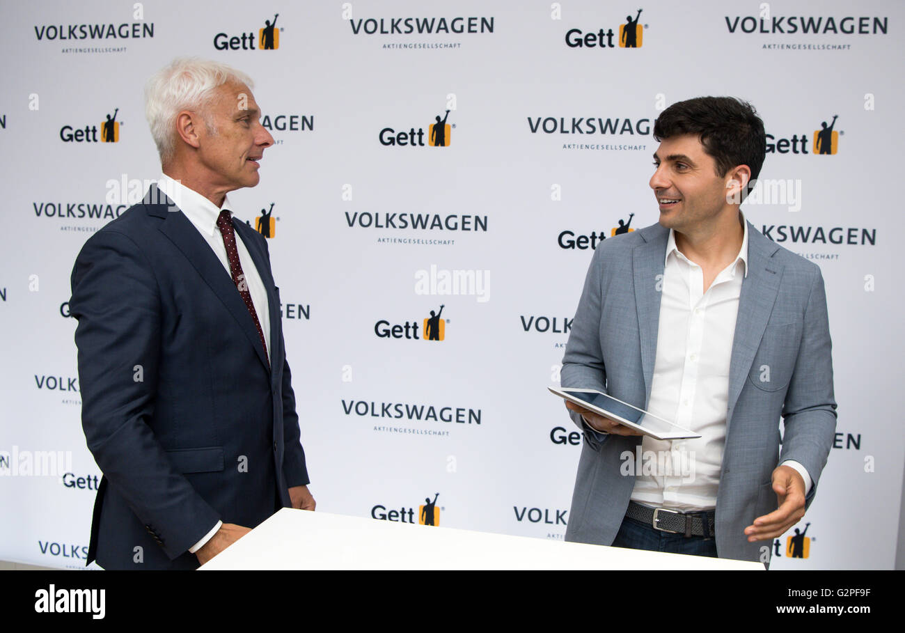 Matthias Mueller (L), CEO of Volkswagen AG, and Shahar Walser, founder ...