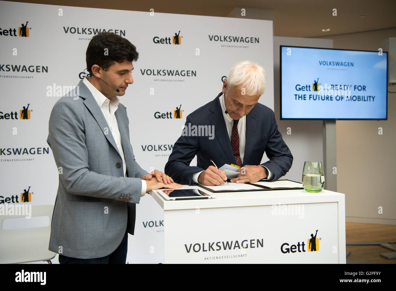 Matthias Mueller (R), CEO of Volkswagen AG, and Shahar Walser, founder ...