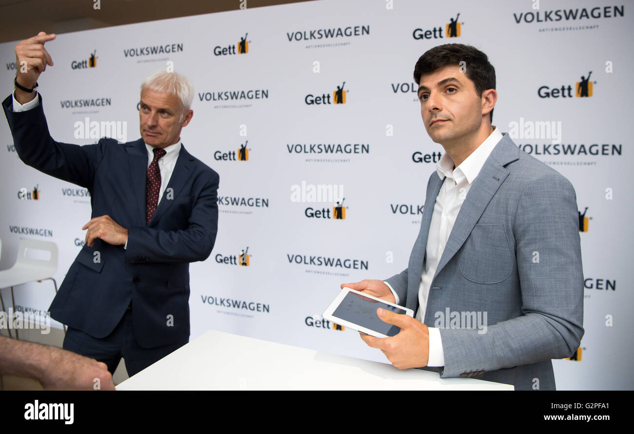 Matthias Mueller (L), CEO of Volkswagen AG, and Shahar Walser, founder ...