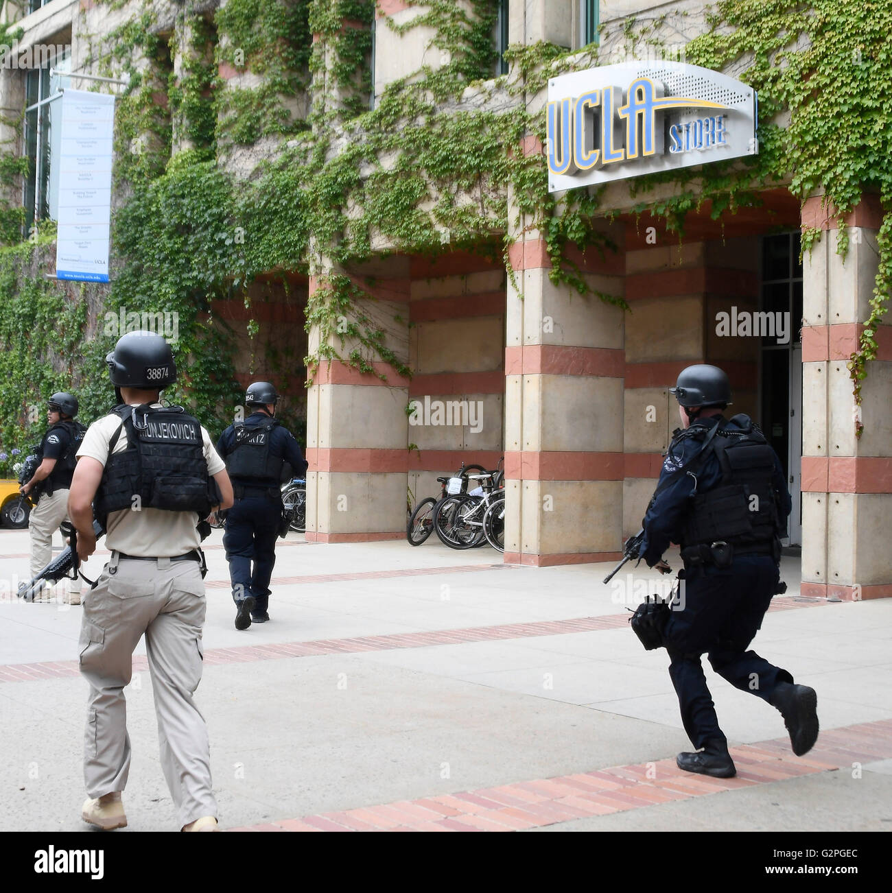 Westwood CA. 1st June, 2016. LAPD SWAT at UCLA after a murder-suicide ...