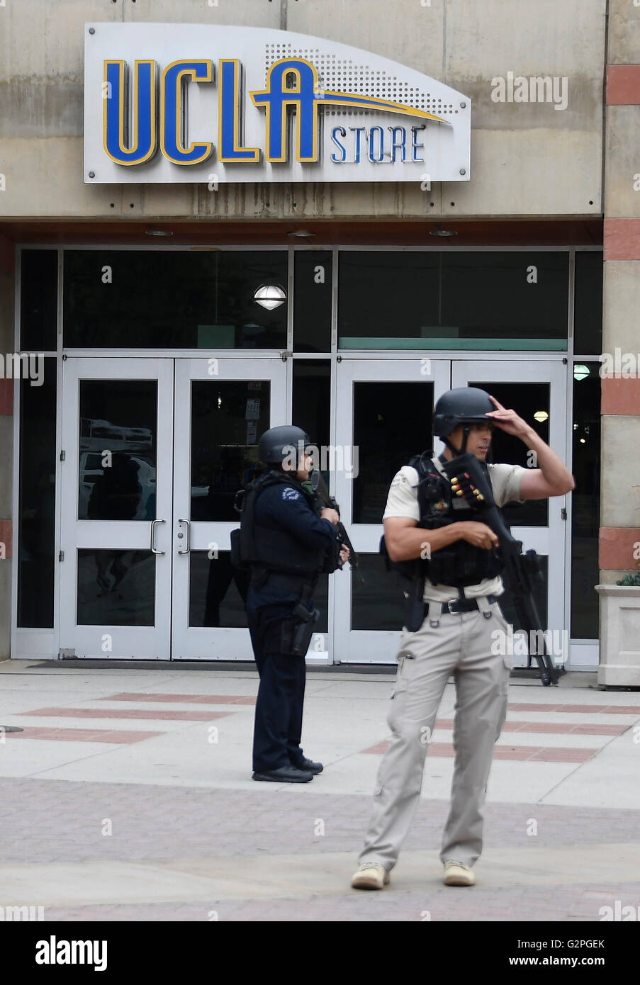 Westwood CA. 1st June, 2016. LAPD SWAT at UCLA after a murder-suicide ...